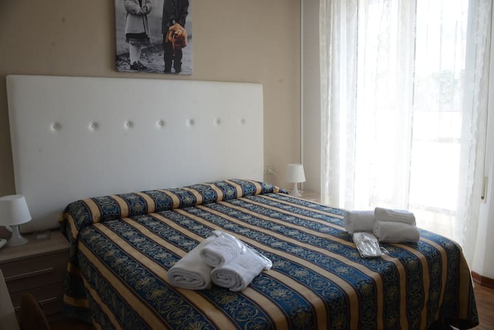 Camera Accogliente In Hotel A Gestione Familiare - Riccione