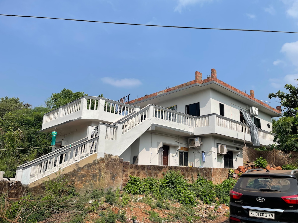 Cozy 1BHK Apartment | 2 Mins from Arambol Beach - Airbnb