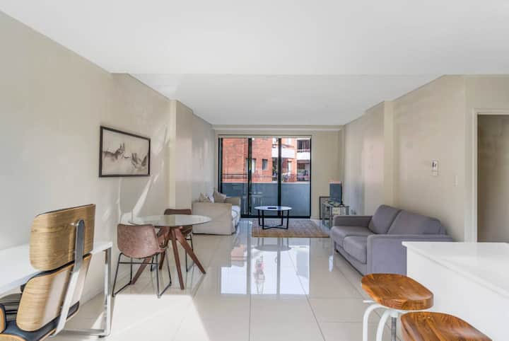 Sorrell Spacious 2-bed, 2-bath Retreat M26 - Parramatta
