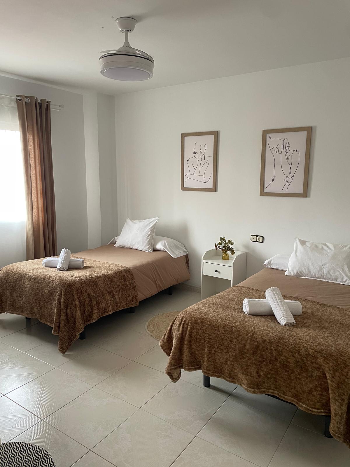 Maison familiale la Zubia - Maisons à louer à La Zubia, Andalousie ...