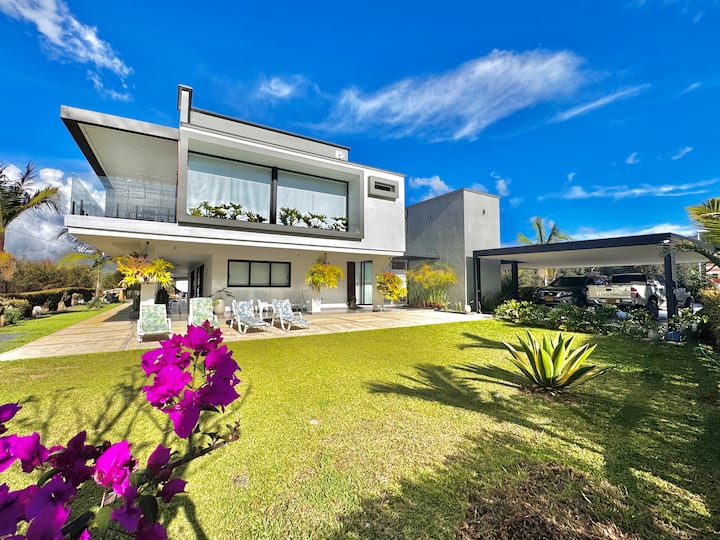 Villa De Lujo Familiar|vista A La Piedra| Guatape - Guatape