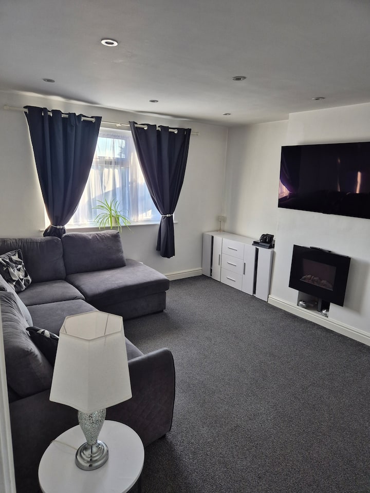 Airport 5 Minutes Away, Great Location - Dunstable