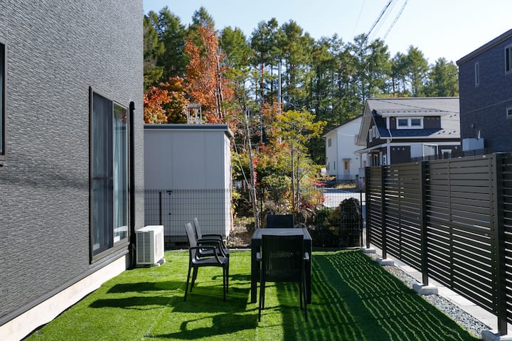 富士山一望/静寂/高級ベッド/ローソン徒歩2分/河口湖別荘/連泊歓迎/非日常の暮らすような滞在 - Fujikawaguchiko