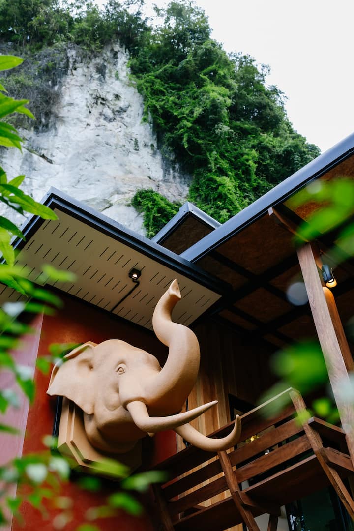 Elephant Room
มีความเป็นส่วนตัวใกล้ชิดธรรมชาติ - Krabi