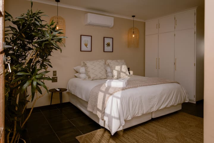 Room 3: Bunny Tail @ Inn Hermanus - Sandbaai