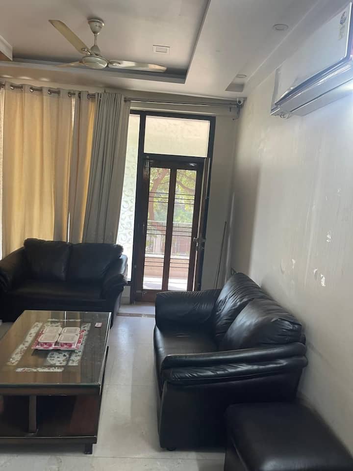 Spacious Flat Near Market And Other Amenities - Faridabad