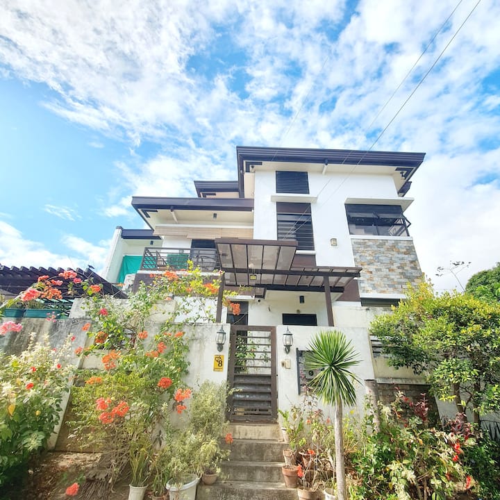 16pax Cozy Chill Party House|videoke Parking Wifi! - Las Piñas