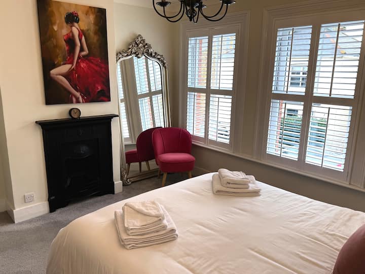 Cozy Nights & Log Burning Stove - Hythe