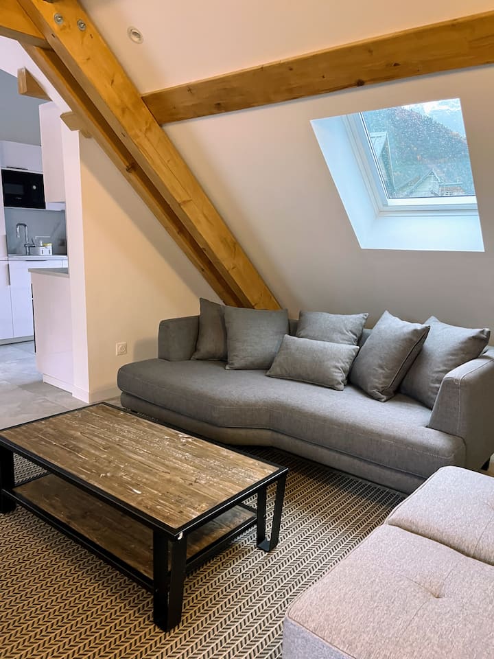 Le Vieux Bourg, No.3 - Stylish 2 Bedroom Apartment - Auris