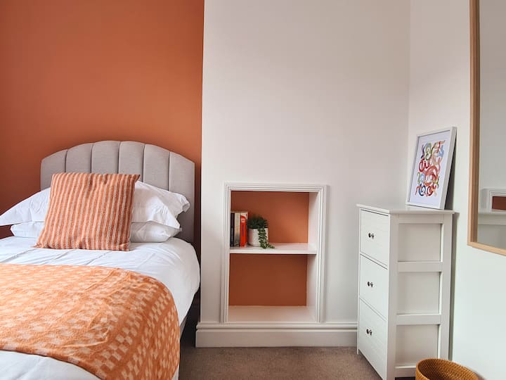 New 'Terracotta Terrace' Nr City Centre & Station - Salisbury