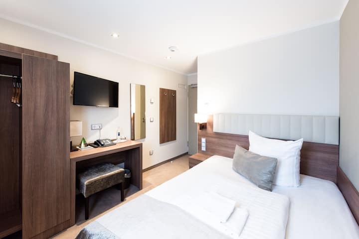 Doppelzimmer Economy - Frankfurt City - Frankfurt