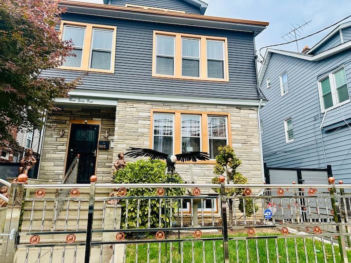 14pp Near Prudential Center, Nyc & Newark Airport - New York City