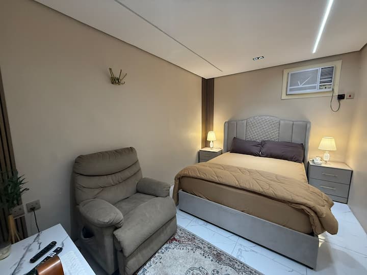 استديو السعد انيق بدخول ذاتي قريب من معهد الاداره - Dammam