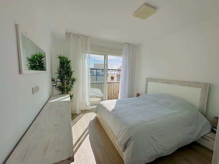 100m From Beach • 3 Bedrooms • Centrally Located - Altea