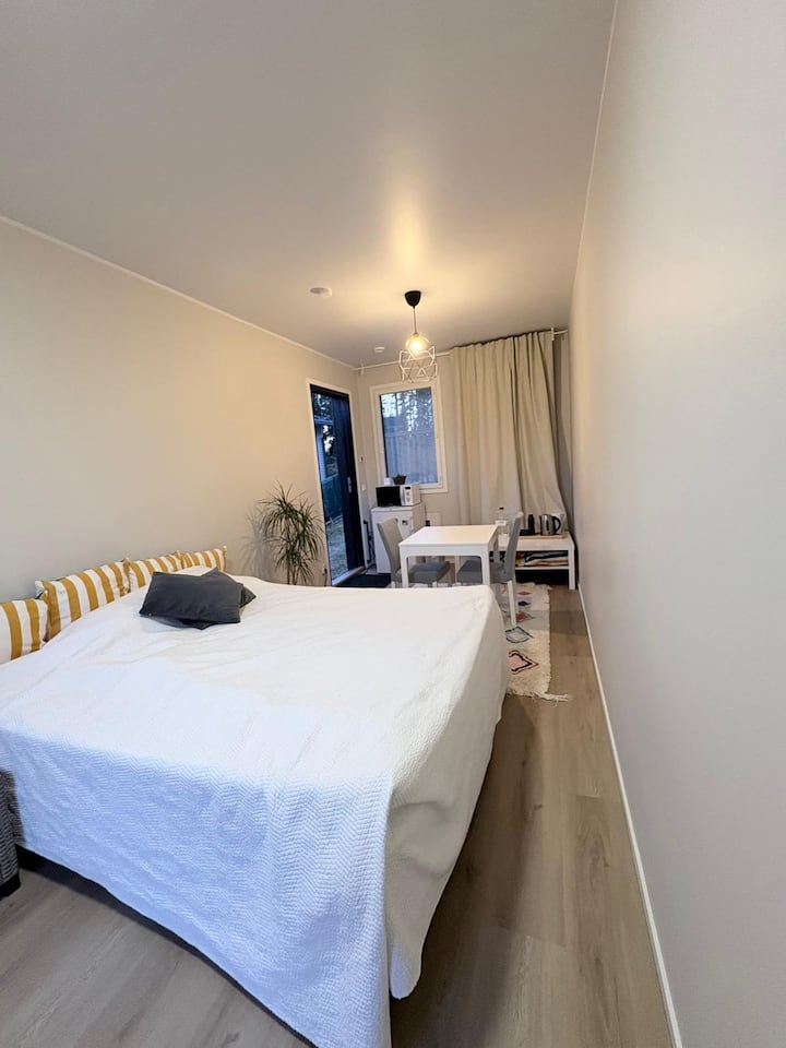 Cozy Yard Guest Room With Private Entrance - Helsinki