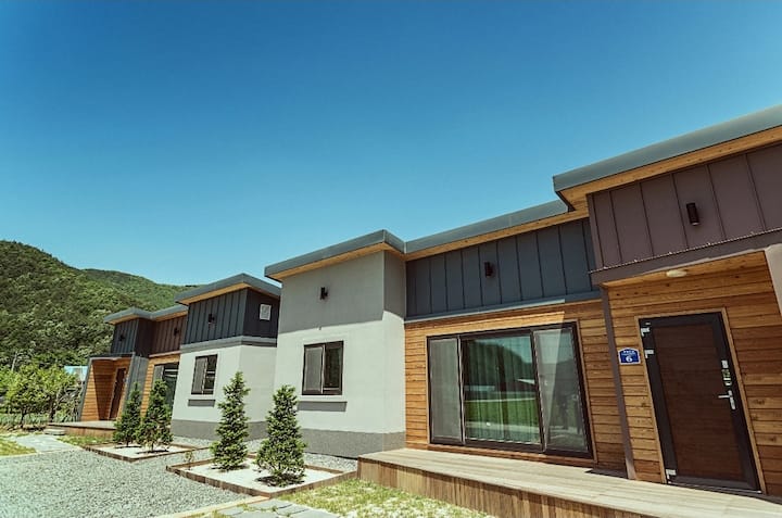 (윤스테이) 25평 독채 잔디마당(최대8명) - 상북면