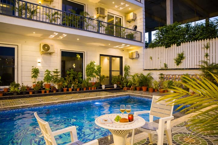 5bhk Farmhouse In Noida| Pvt. Pool| 3236sqft. - Noida