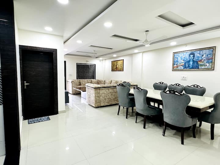 Four Bedroom Penthouse In The Heart Of Rishikesh. - Rishikesh