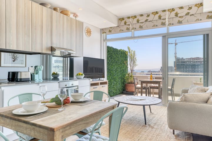 Stylish Urban City Escape (Big New Aircon) - Camps Bay