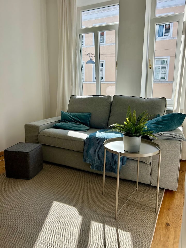 Chic & Zentral: Renovierte Altbauwohnung - München