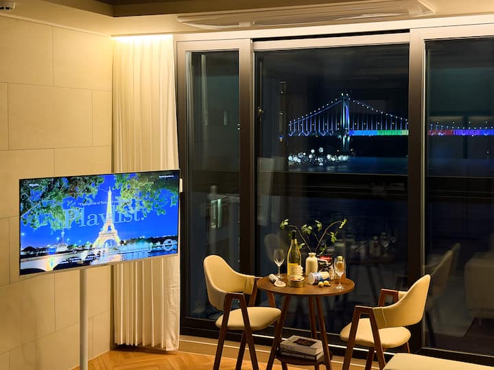 [여름이벤트] 광안대교뷰 2룸, 광안해변 30초컷, 금련산역 도보 4분, 4인가족 추천 - Busan