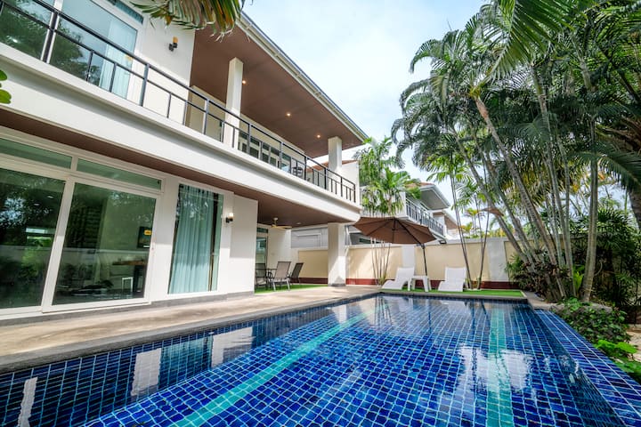 Pattaya Private 4-bedrooms, 5-bathrooms Pool Villa - Pattaya City