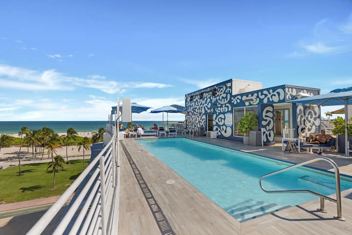 New ! Located On Ocean Drive - Miami Beach, FL