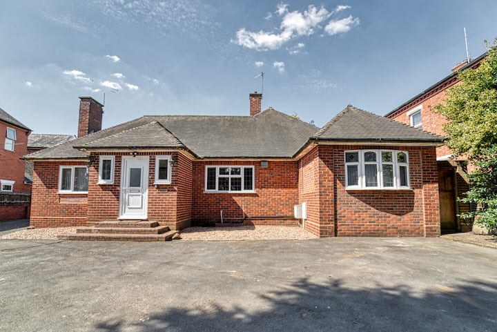 4 Bedroom Home In Kidderminster - Bewdley