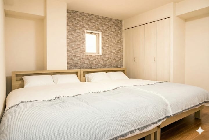 ダブルベッド2台で家族でも快眠｜2泊以上割引（対象外期間あり）｜コンビニ徒歩3分｜無料駐車場 - Tsukuba