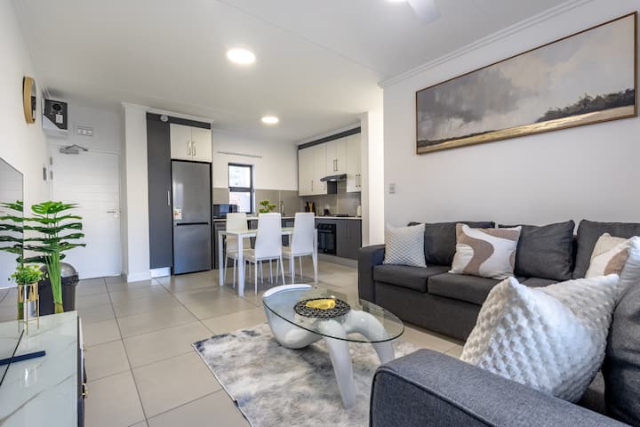 Relaxed Coastal Stay | Homely 2-bed In Ballito - Dolphin Coast