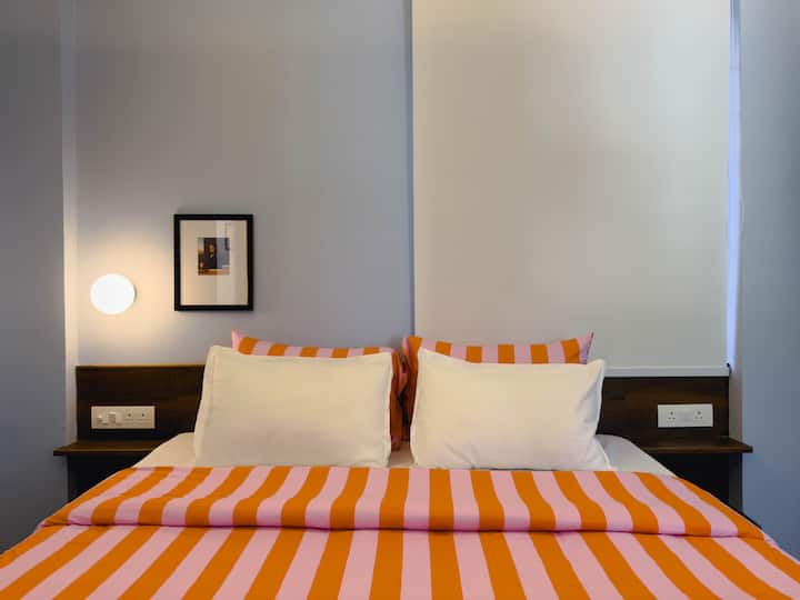 Calm & Contemporary 1bhk With Balcony - Indore