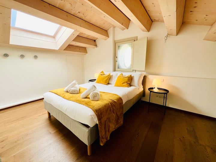 Elegant Historic Center Apartment • 2br/2ba • Lift - 트레비소