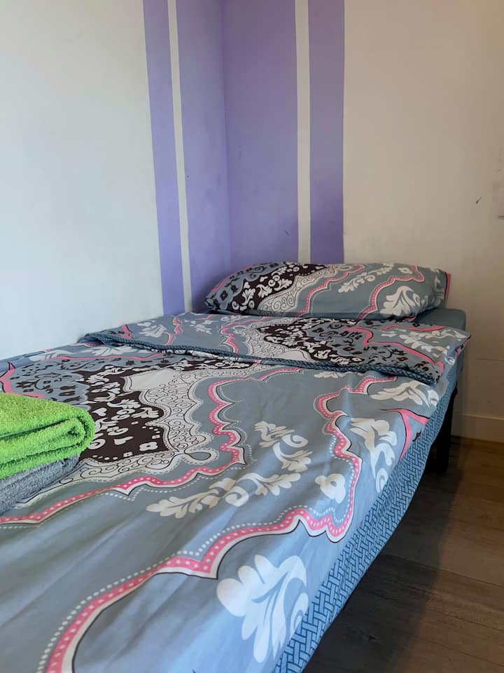 Convenient Room With Two Separate Beds - Badalona