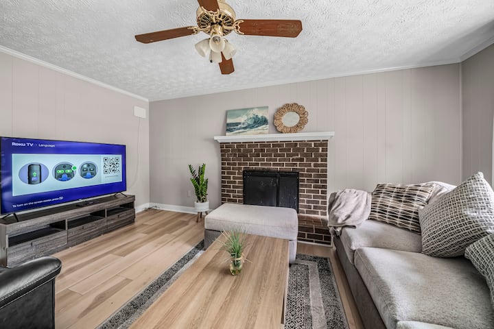 Bright Updated Home Quiet Family Neighborhood - Chesterfield, VA