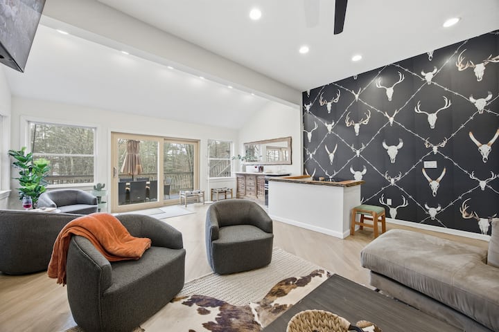 Winter Basecamp • Warm Western Ranch Vibes - Laconia, NH