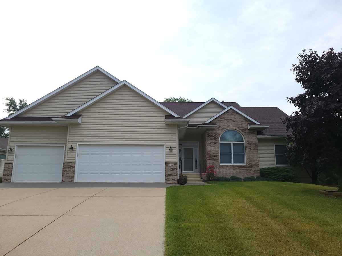 Maison confortable avec divertissement familial NE CR/Robins - Maisons ...