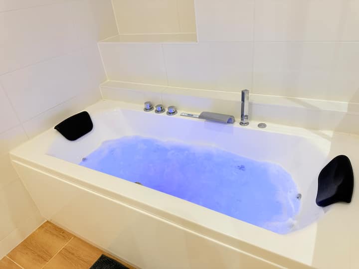 Jacuzzi Privé • Netflix • Wi-fi • Parking Gratuit - Châtel-Guyon