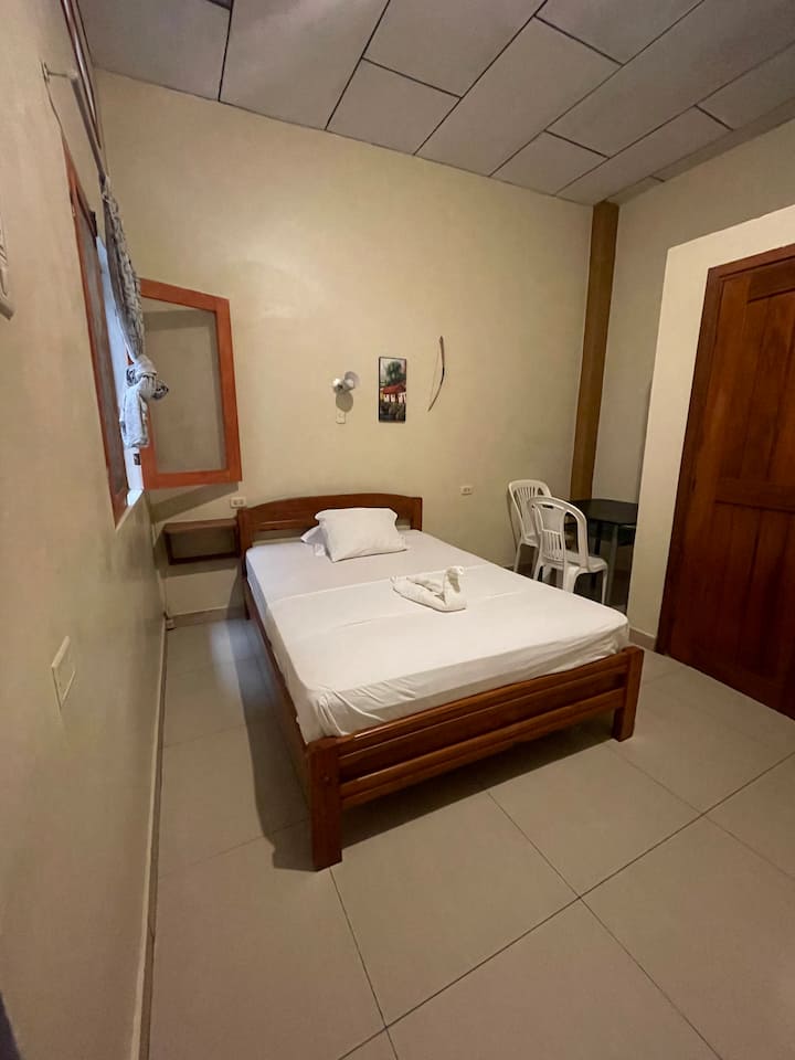 Hostal Pequeño Que Ofrece Comodidad Y Tranquilad - Iquitos