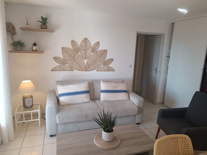 Charmant T3 Vue Mer, Résidence Avec Piscine. - Cogolin