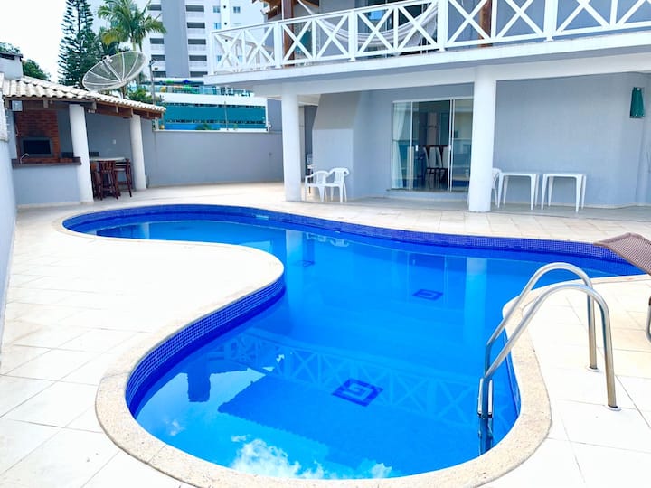 Casa Com Piscina 100m Do Mar. Acomoda 17 Pessoas. - Itapema
