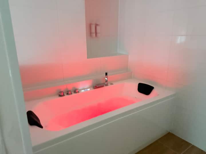 Suite Romantique • Jacuzzi Privé • Wi-fi & Netflix - Châtel-Guyon