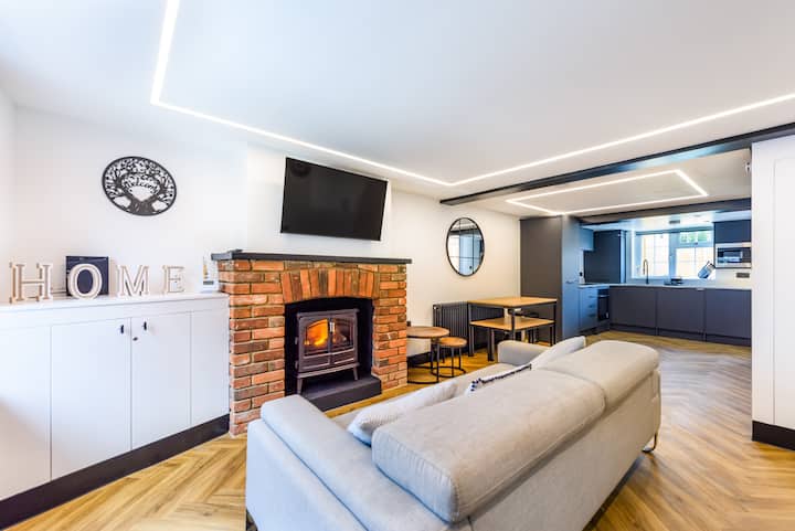 A Stylish Modern 200 Year Old - 2 Bedroom Cottage! - St Albans