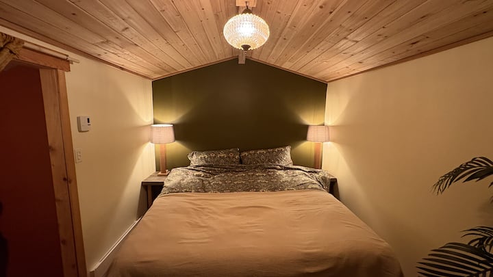 *New* Coastal Cedar Barn - Hot Tub & Heated Floors - Port Alberni