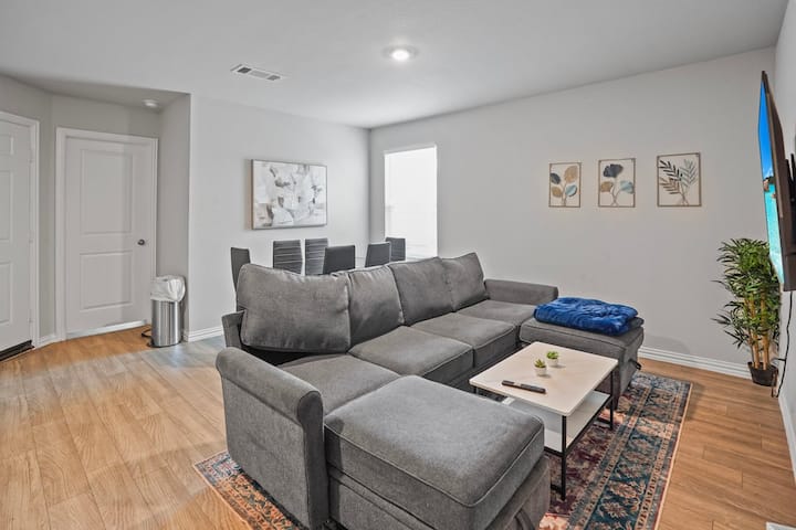 Modern And Cozy Home In Htx - Houston, TX