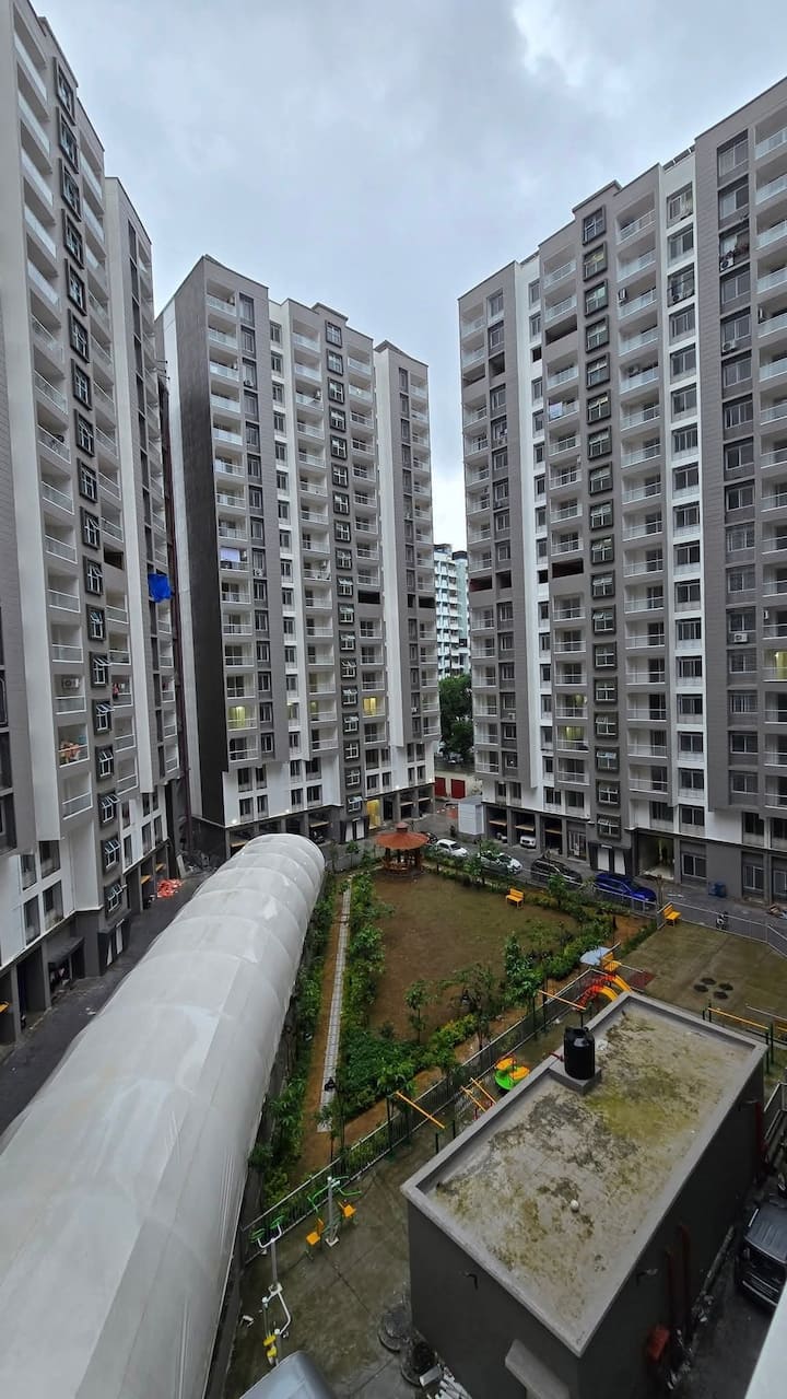 Cozy 2bhk In Powai | Caretaker + Wi-fi - 