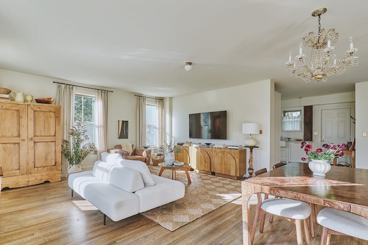 Historic Fingerlakes Home W/ Private Suites - Watkins Glen, NY