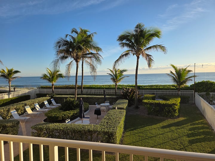 2br Oceanfront Condo | Pool • Beach Steps Away - Jensen Beach, FL