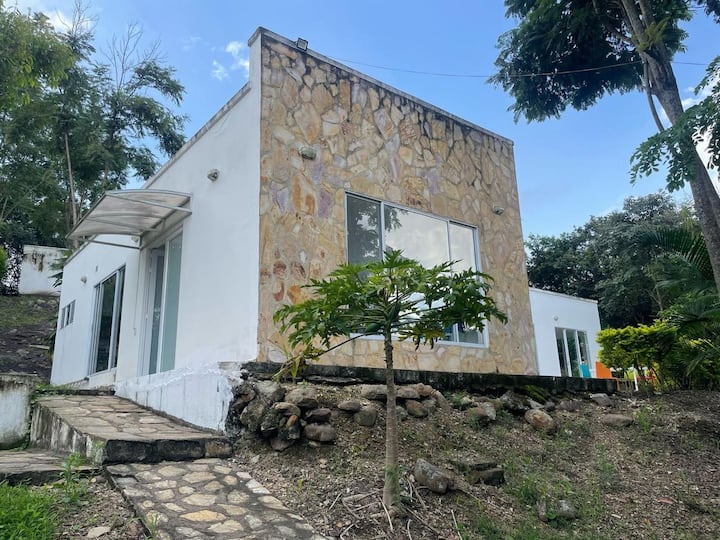 Casa De Descanso Km 4 Via La Mesa San Joaquin - La Mesa