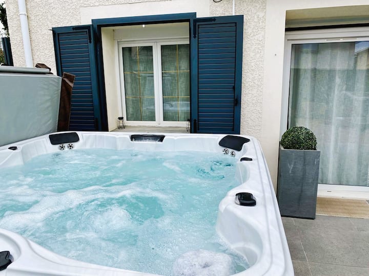 Spa Lyonnais, 4-6 Personnes - Lione