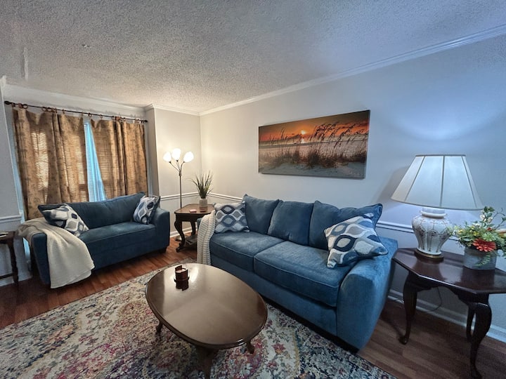 College Square Haven- 2bd/2ba 2 Story Auburn Condo - Auburn, AL